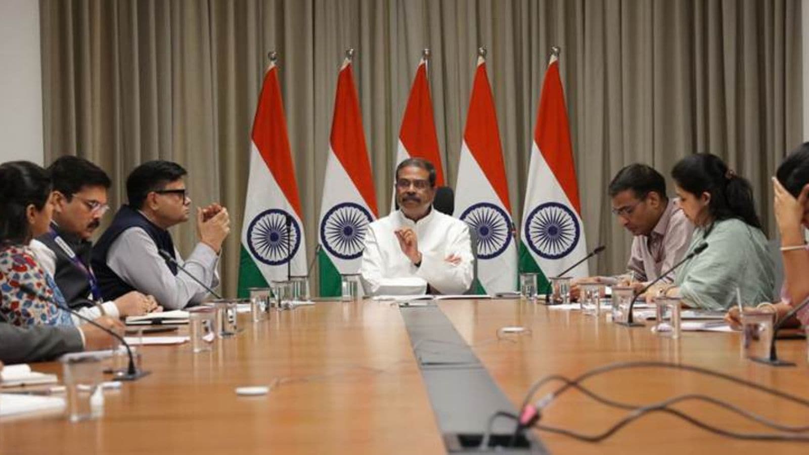 CBSE payment glitches: Pradhan directs PSU banks to strengthen gateway ...