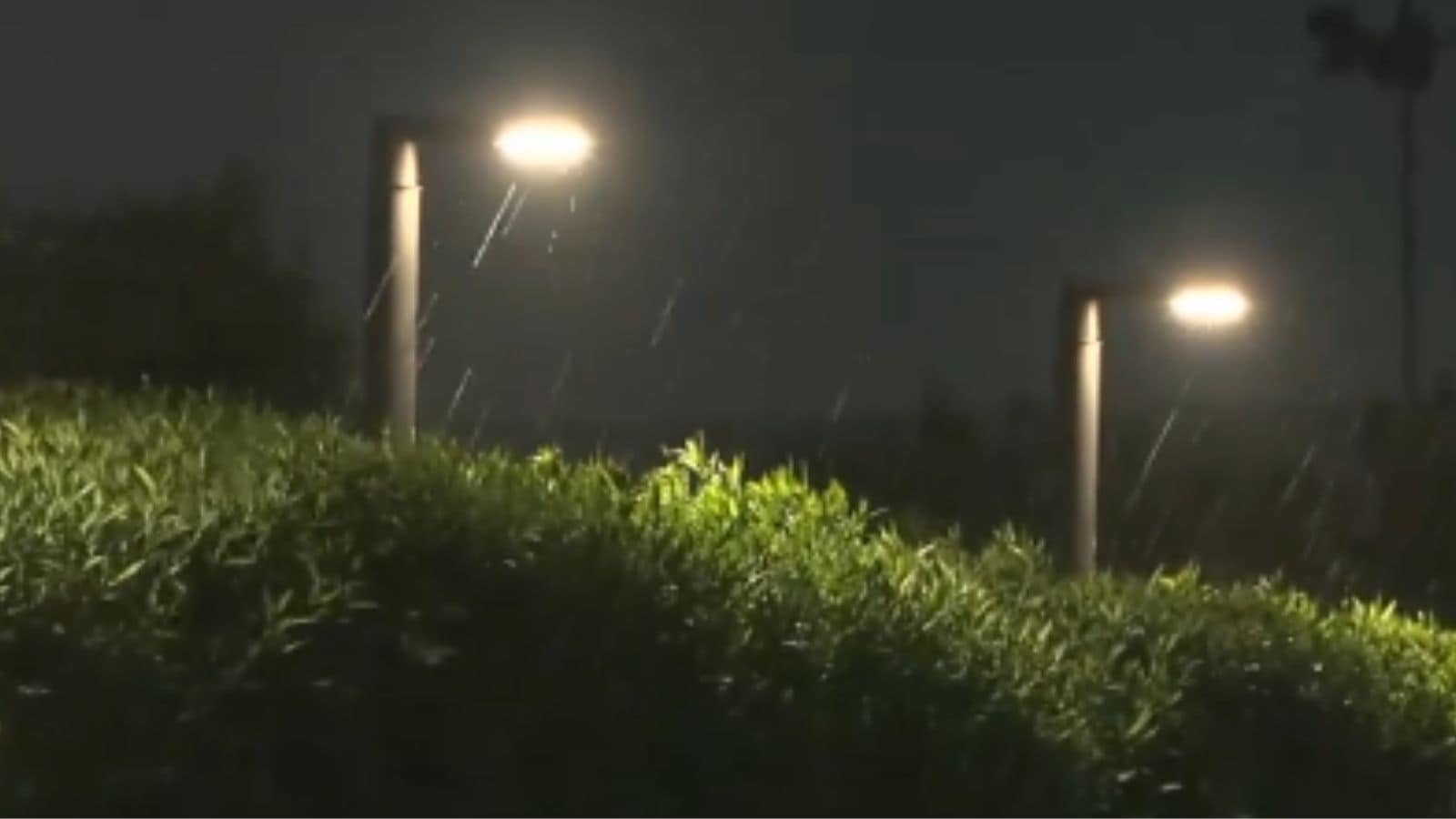 Rain lashes Delhi, flights operations likely to be hit | Delhi News ...