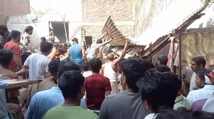 House collapses in LPG blast in Delhi’s Mukundpur; 1 critical, rescue ...
