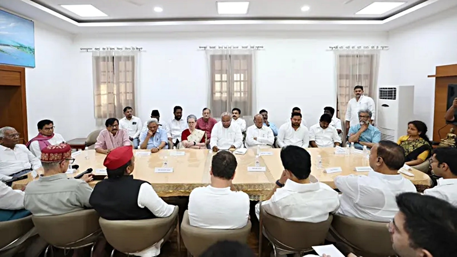 INDIA Bloc Meeting Live Updates: 23 Opposition parties meet in Delhi to ...
