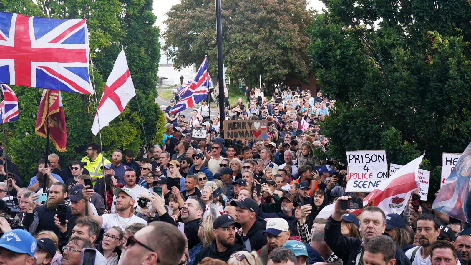'I can’t breathe': UK police face backlash after handcuffing dying teen ...