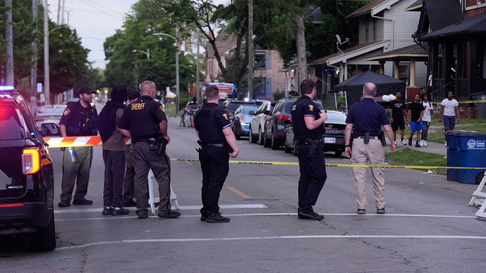 Toledo Ohio Festival Shooting: 12 Wounded, Suspects on the Run | Video