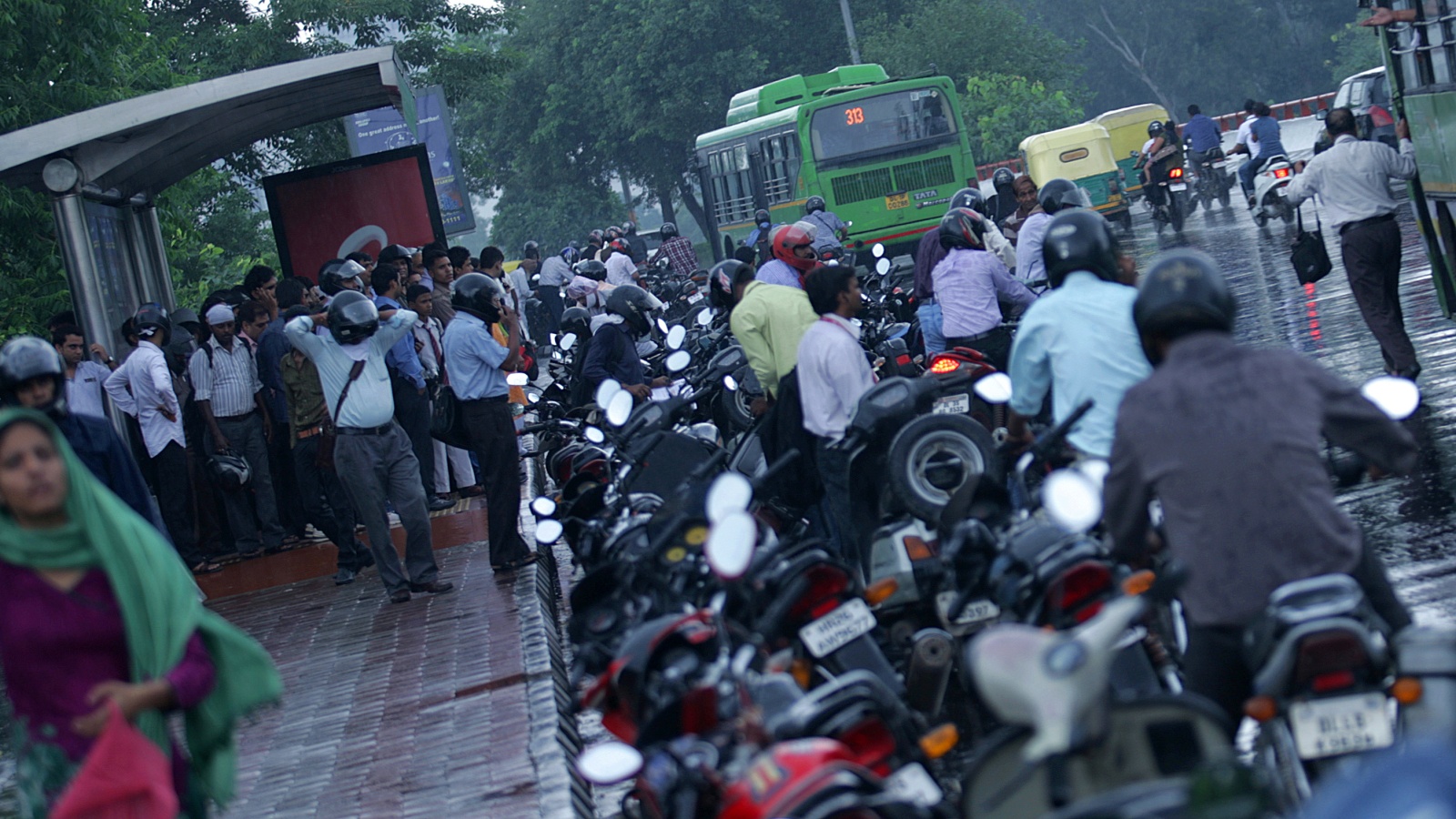 Delhi government digs in heels against pushback, no new petrol 2 ...