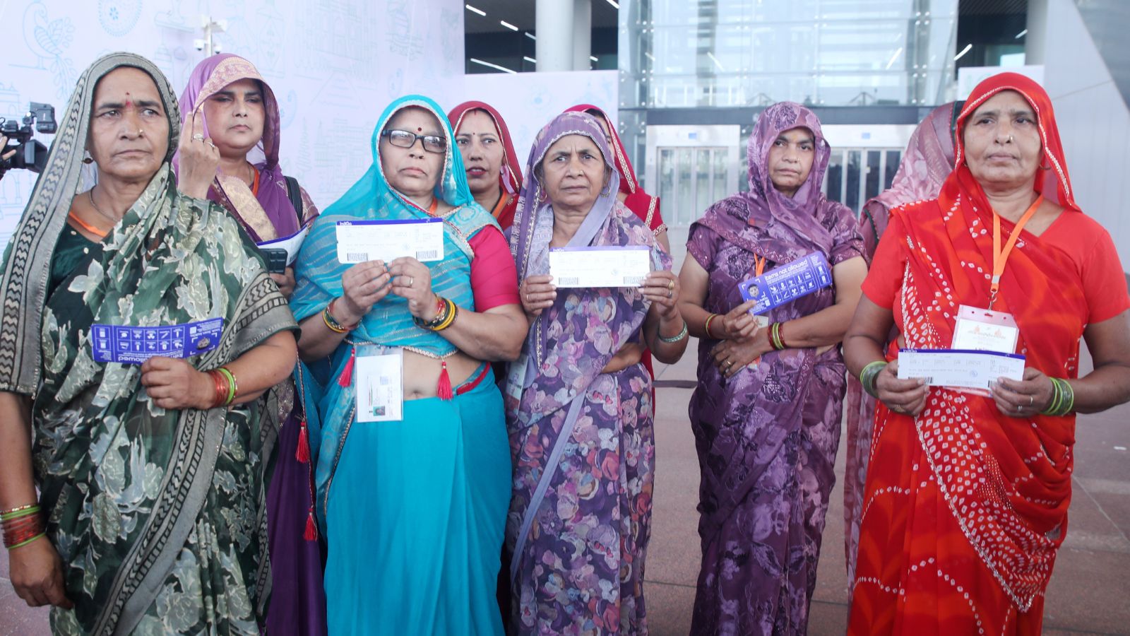 ‘Never thought I’d fly in an airplane’: Farmers on board Noida ...