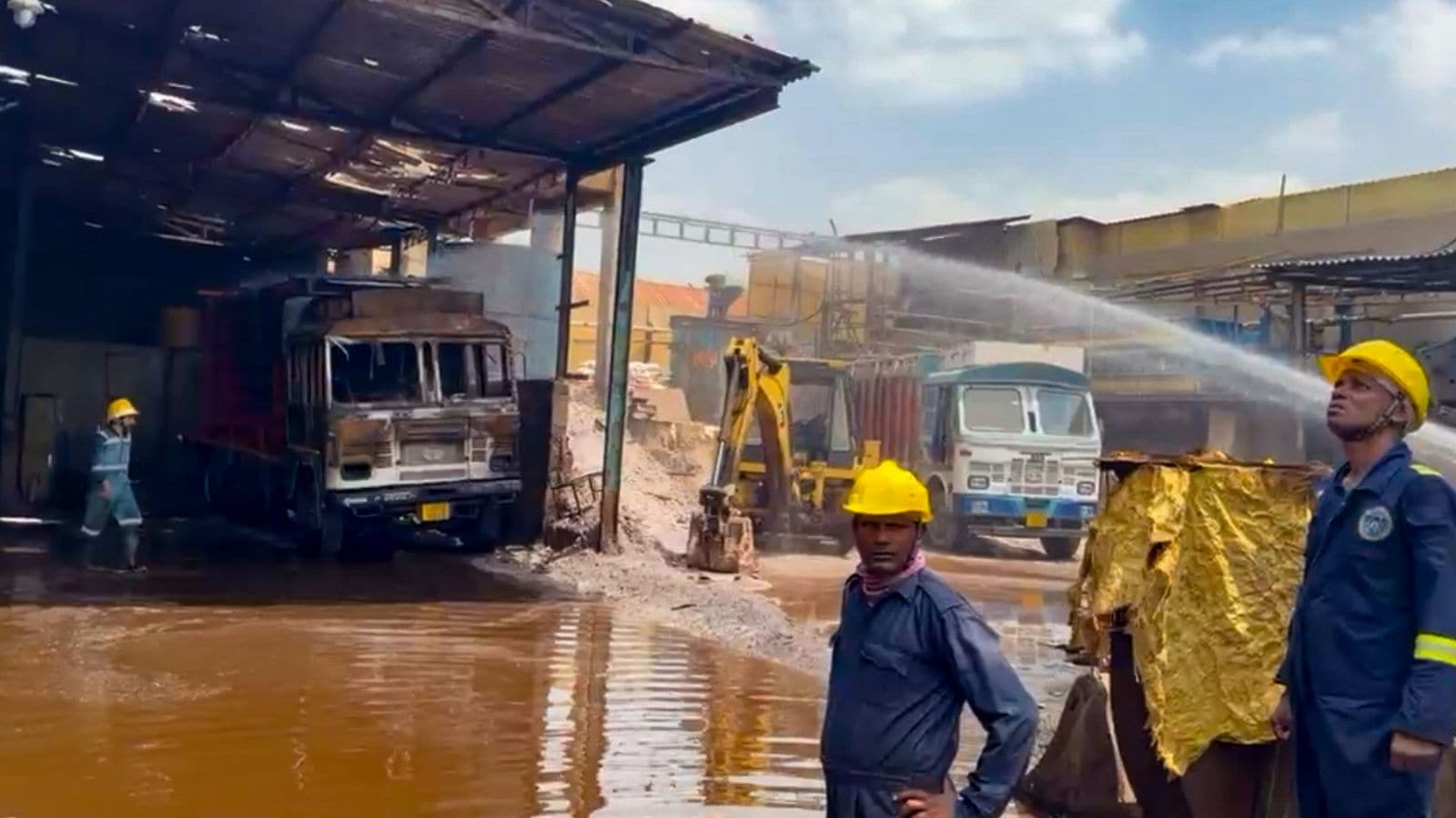 Pressure vessel explodes at chemical factory, 1 killed in blaze at ...
