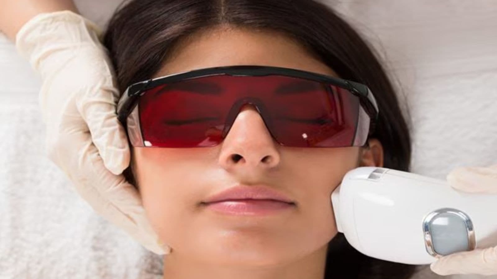 She went for laser hair removal at a beauty clinic. Had painful burns ...