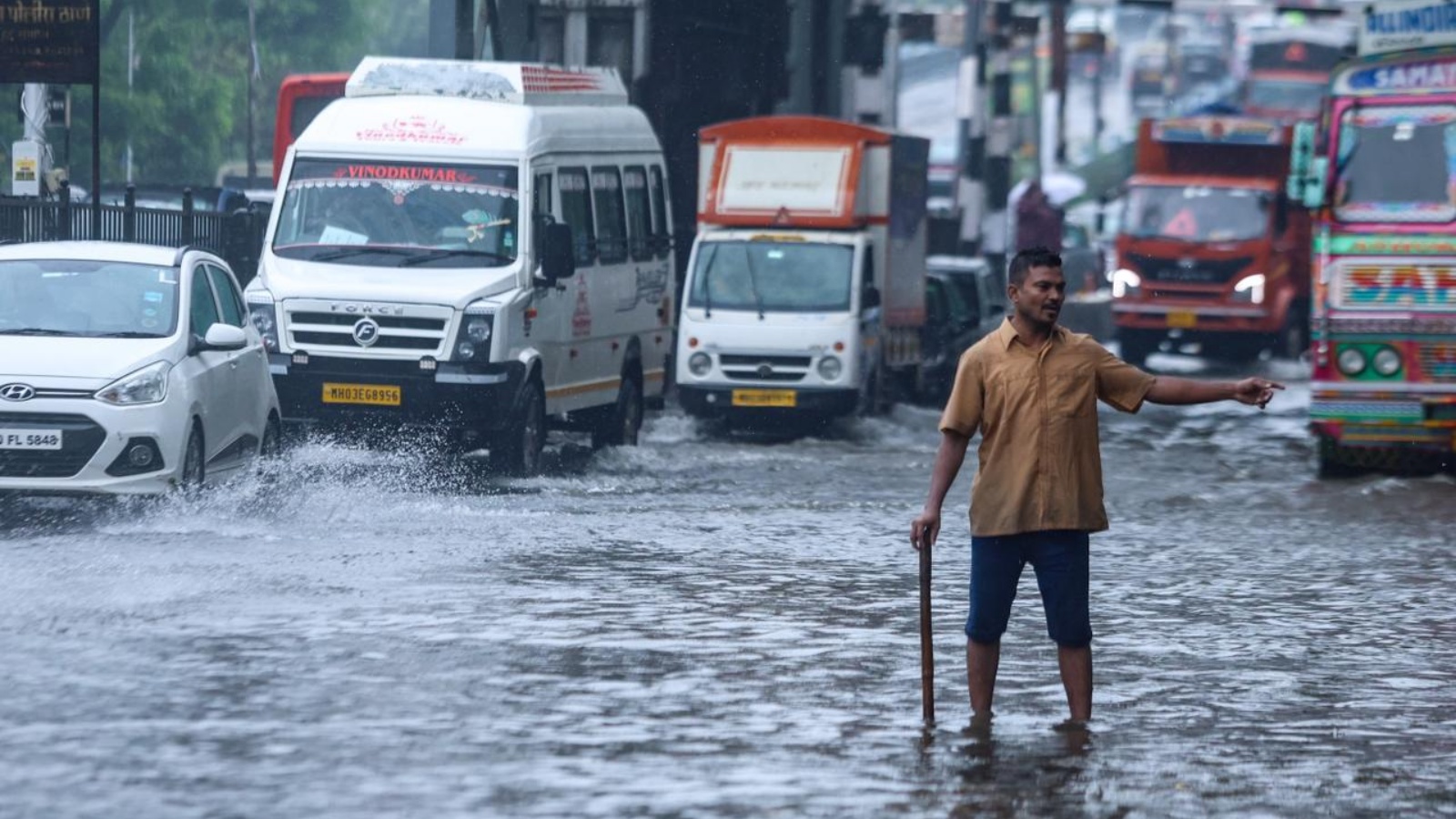 Monsoon Updates: Heavy rain triggers red alert in Mumbai while heatwave ...