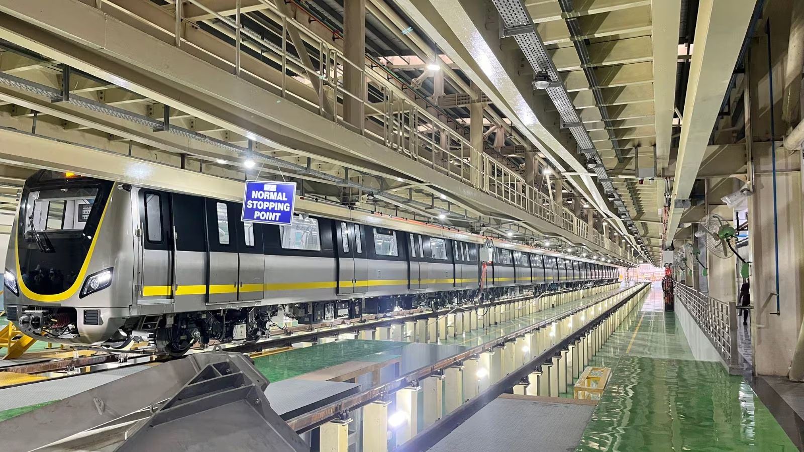 No alerts, no backup: How a Metro glitch left Bengaluru stranded ...
