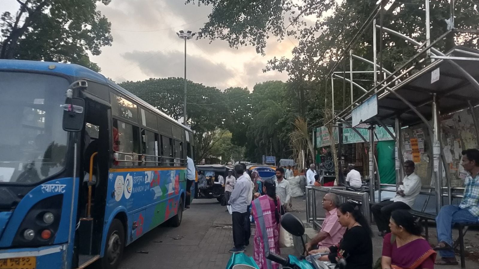 Pune’s PMPML commuters battle delays, shelterless stops | Pune News ...
