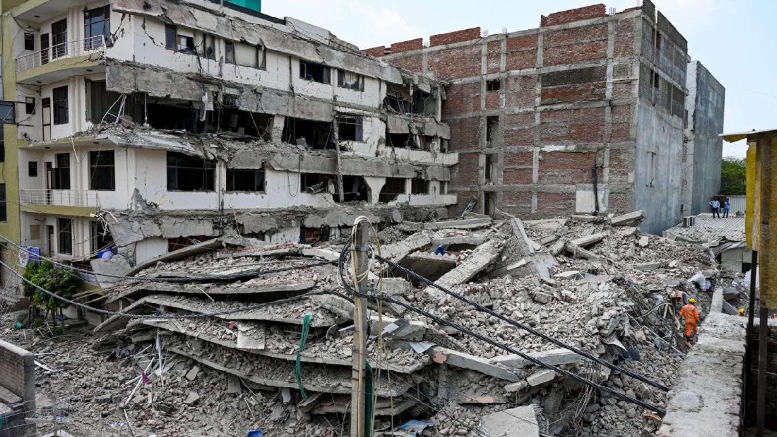 Saket building collapse: Delhi HC orders removal of videos blaming ...